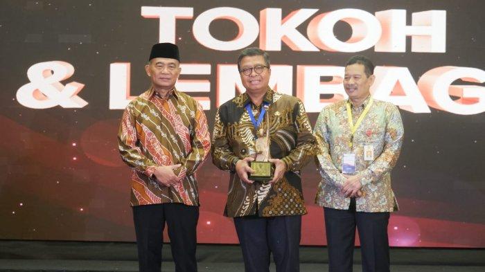 MEMBANGGAKAN, Sulbar Raih Penghargaan Anugerah Revolusi Mental Kemenko PMK RI - Tribun-sulbar.com