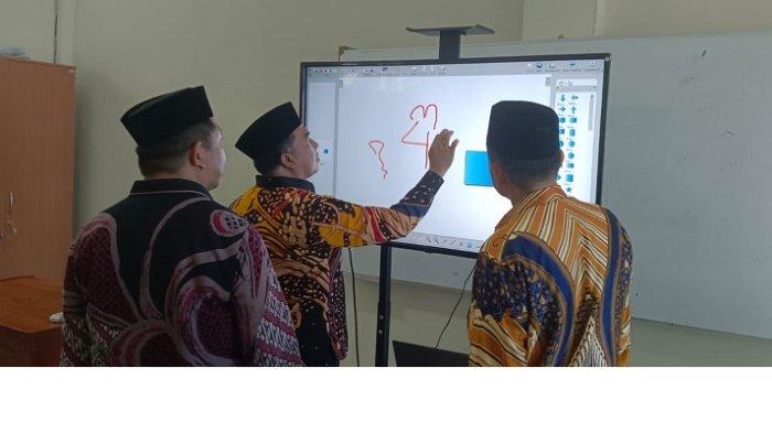 MAN 2 Polman Madrasah Pertama di Sulbar Aplikasikan E-Tamu, Ada Juga ...