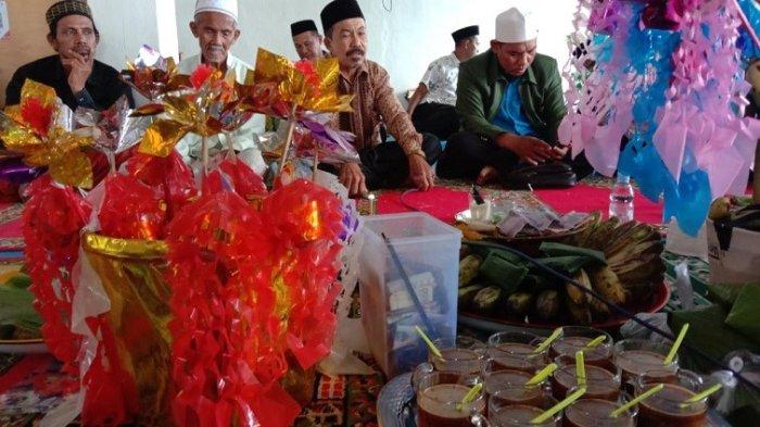Tancap Telur dan Gantung Pisang Tradisi di Masjid Raudatul Ibad Rangas ...
