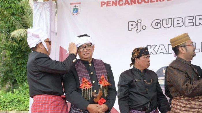 Pj Gubernur dan Kapolda Sulbar Terima Gelar Kehormatan Tomakaka Malaqbi dari Masyarakat Adat ...