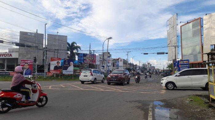 Traffic Light Simpang Empat Simbuang Mamuju Mati Lagi, Hati-hati ...