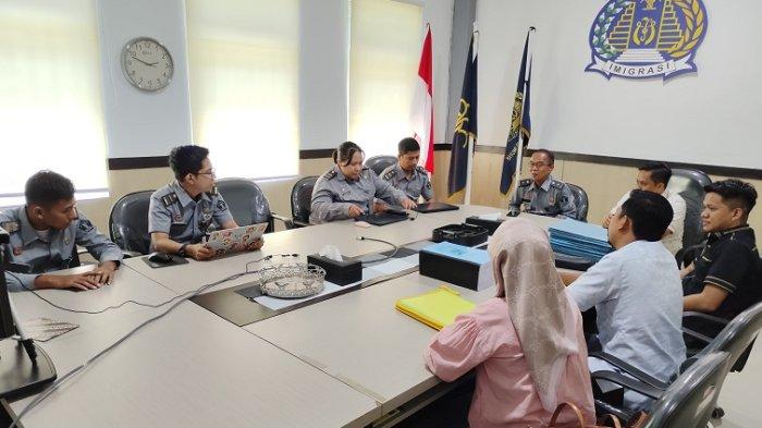 Kemenkumham Sulbar Verifikasi Dokumen Fisik Calon PBH 2025-2027 di LBH Manakarra Sulbar - Tribun ...