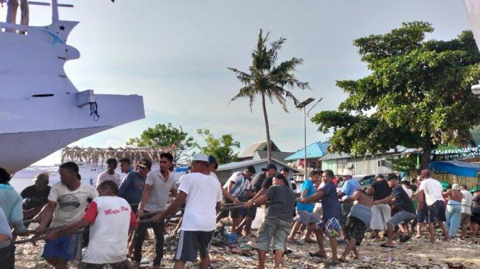 SIBALI PARRI, Tradisi Gotong Royong Nelayan Mandar yang Masih Terus ...