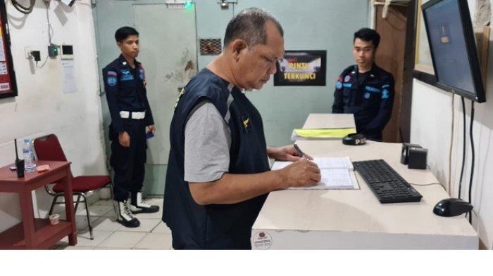 Kadiv Permasyarakatan Kemenkumham Sulbar Inspeksi Mendadadak di Rutan ... Kadiv Permasyarakatan Kemenkumham Sulbar Inspeksi Mendadadak di Rutan ...