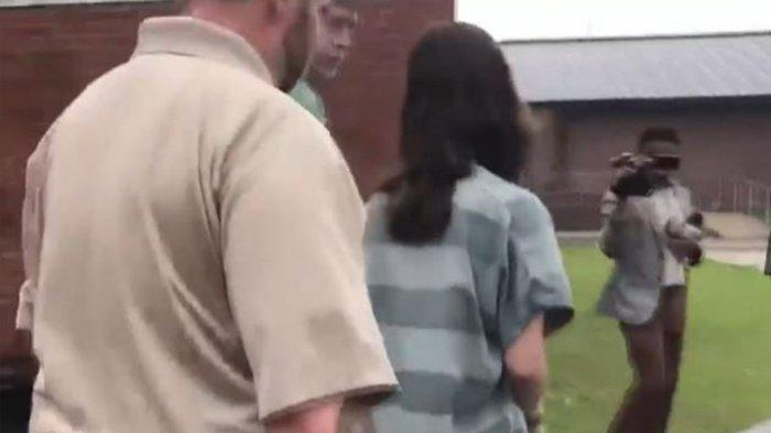 Video Viral Gadis Remaja Berhubungan dengan Anjing, Kini Ditangkap Polisi Terancam 10 Tahun ...