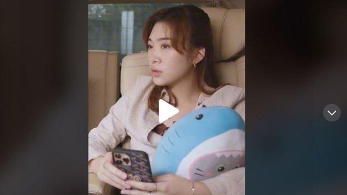 Video Livy Renata Viral di TikTok, Lelucon Dalam Film 'Love In Game ...