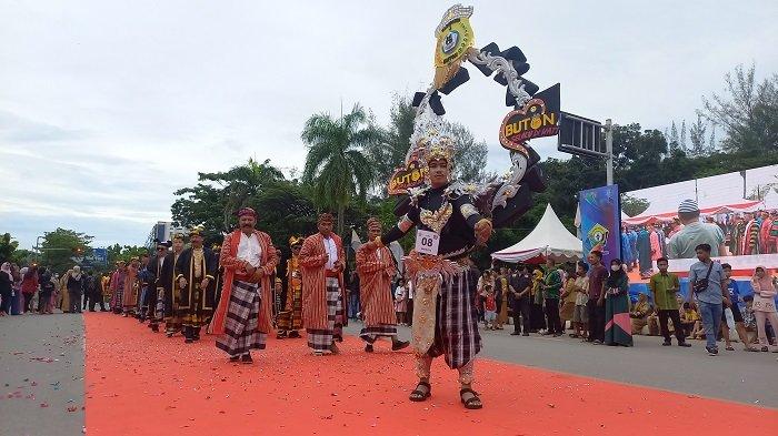 Atraksi Tarian dan Pakaian Adat di Sulawesi Tenggara Ditampilkan Saat ...