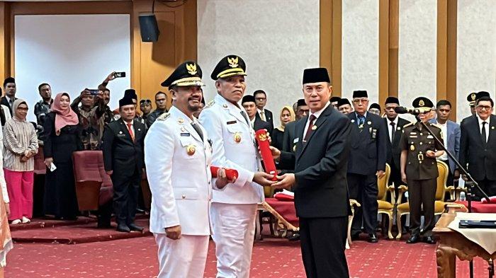 BREAKING NEWS Azhari-Adam Resmi Jabat Bupati dan Wabup Buton Tengah, Dilantik Gubernur Sultra ...
