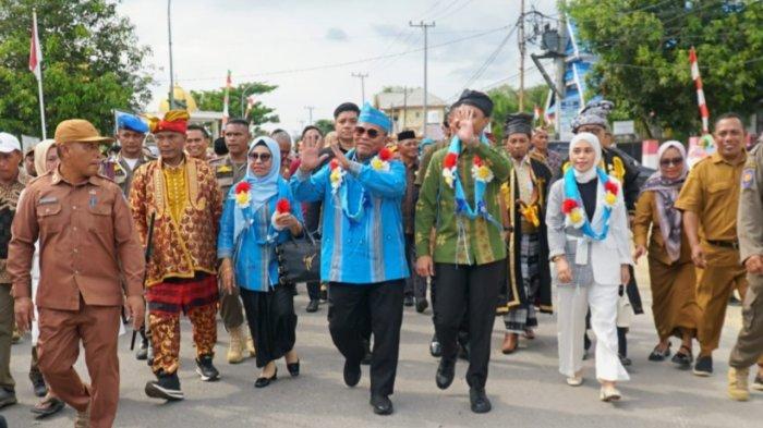 Bupati dan Wabup Buton Selatan Adios-Risawal Disambut Secara Adat ...
