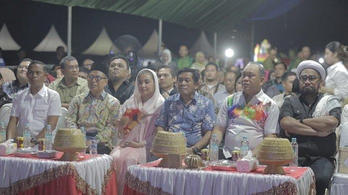 Daftar Tamu VIP Malam Puncak Festival Konasara HUT ke-17 Konut, Bupati Wakatobi, Anggota DPR ...