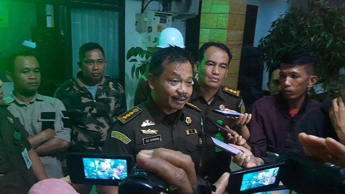 Ditanya Keterlibatan Pihak Lain di Kasus Suap PT Midi, Kejati Sultra Sebut Tunggu Fakta ...