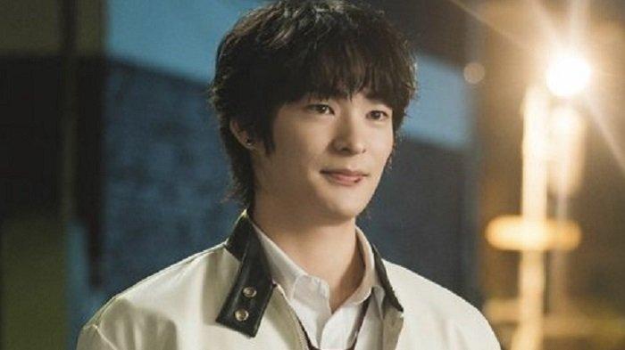 Drama Korea Song Geon Hee Si Second Lead Drakor Lovely Runner, Alice ...