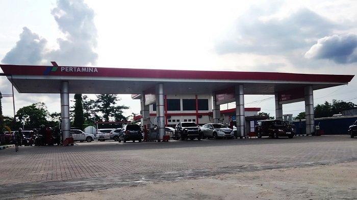 Fenomena Antrean Panjang BBM di SPBU Kendari, Pertamina Sebut Pengguna Pertamax Beralih ke ...
