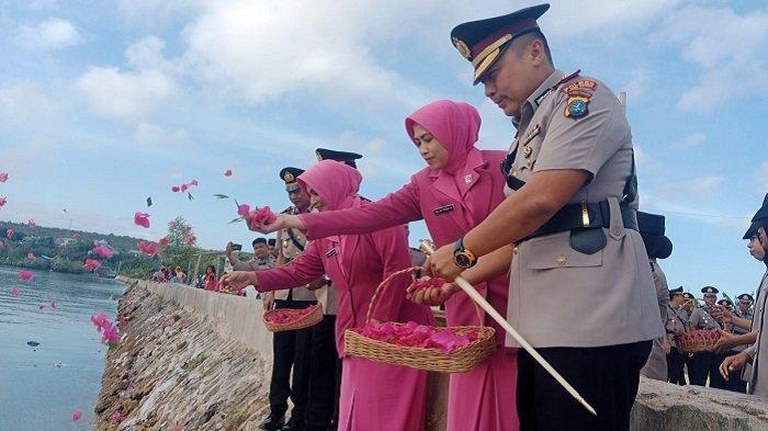 HUT ke-77 Bhayangkara, Polres Buton Tengah Gelar Upacara Tabur Bunga di ...