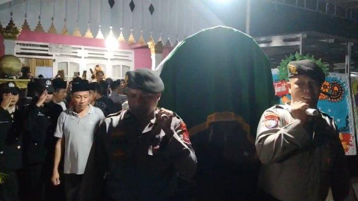 Tangis Keluarga dan Rekan Polisi Saat Pemakaman Aipda Fajar Iwu di ...