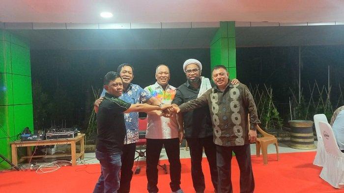 Kelakar Bupati Konut Ajak Hugua hingga Umar Arsal Berfoto, Siapapun DPR ...