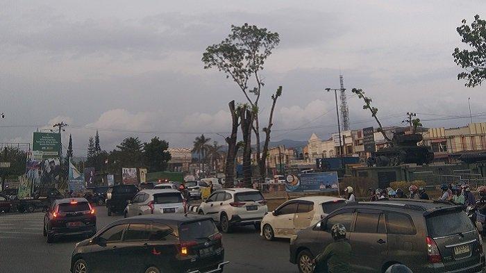 Kemacetan Kembali Terjadi di Bundaran Tank Kendari Sulawesi Tenggara ...