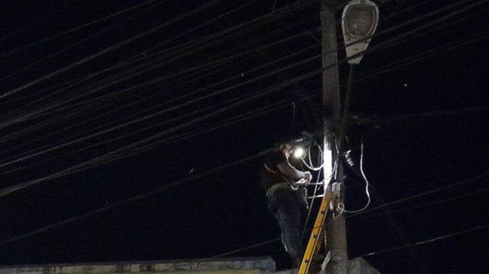 Ledakan dan Percikan Api di Tiang Listrik Hebohkan Warga di Kota Lama ...