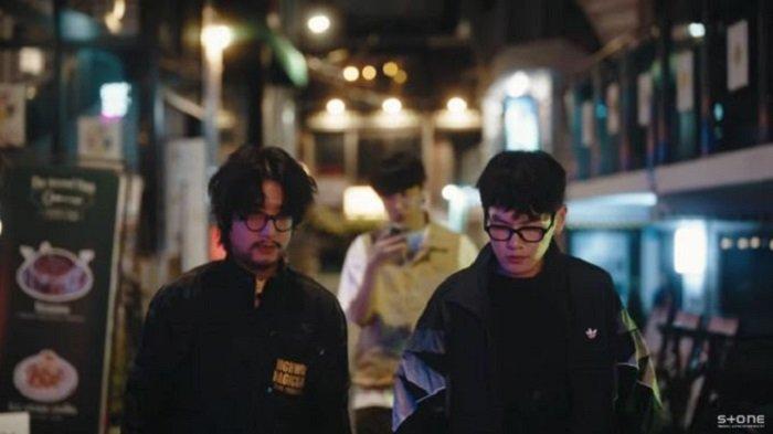 Lirik Lagu Falling - BAND NAH, Lengkap Terjemahan Indonesia Tteoleojiji ...