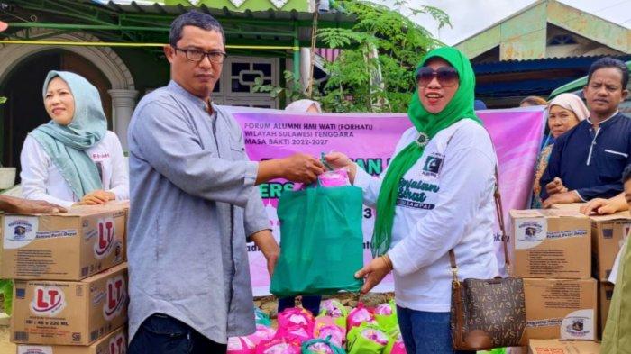 Forhati Sultra Bagikan 60 Paket Sembako ke Warga Terdampak Banjir di Jalan Durian dan Lasolo ...