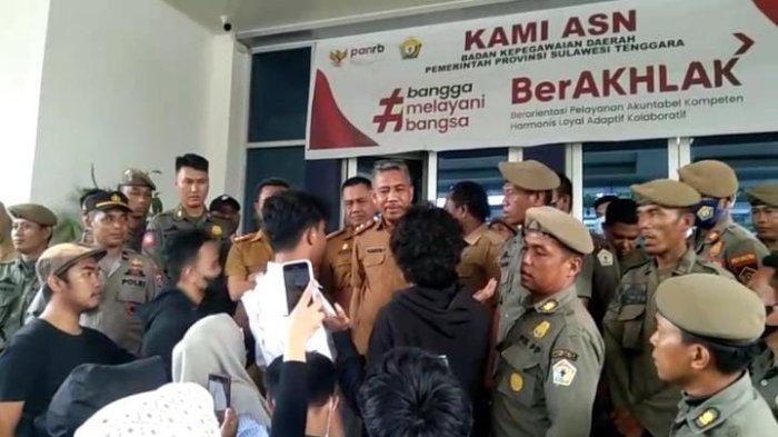 Dipukuli Pol-PP Hingga Memar, Massa Aksi Lapor Polisi, Minta Pj ...