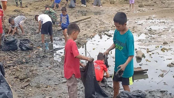 Ribuan Warga Ikut Lomba Pungut Sampah di Kawasan Teluk Kendari Sultra, 30 Kg Dibeli Pemkot 300 ...