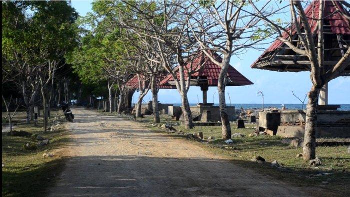 Wisata Pantai Panggulawu di Kecamatan Sawa Konawe Utara Sulawesi ...