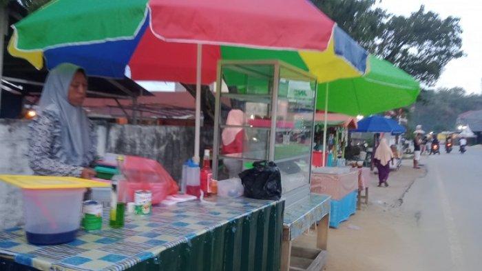 Pedagang Takjil di Pasar Lapulu Kota Kendari Diserbu Warga Jelang Berbuka Puasa ...