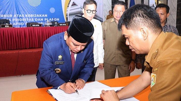 Pj Gubernur Sultra Setujui KUA-PPAS APBD 2024 Sulawesi Tenggara, Andap Budhi Jelaskan 2 Raperda ...