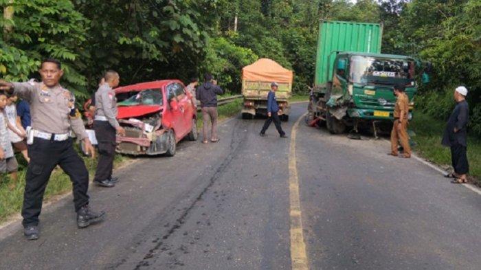 Polisi Ungkap Kronologi Tabrakan Maut Mobil Toyota Calya vs Truk Hino di Konawe Sulawesi ...
