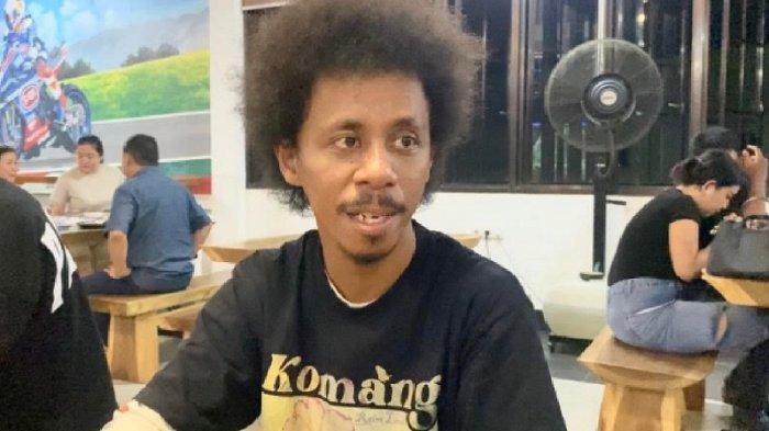 Raim Laode Dedikasikan Film Komang untuk Bukti Cintanya pada Sang Istri ...