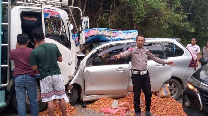 Tabrakan Mobil Avanza Vs Truk di Mowewe Kolaka Timur, Polisi Sebut ...