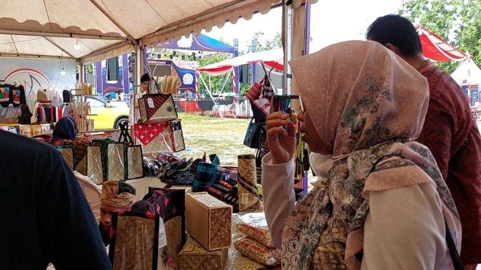 Terakhir Stand Pameran Produk Lokal di Expo UMKM Hari Nusantara 2022 di ...