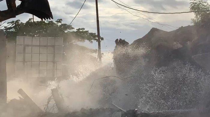 Dianggap Berisiko, Pemkot Baubau Robohkan Selasar di Kotamara dan Pasar ...