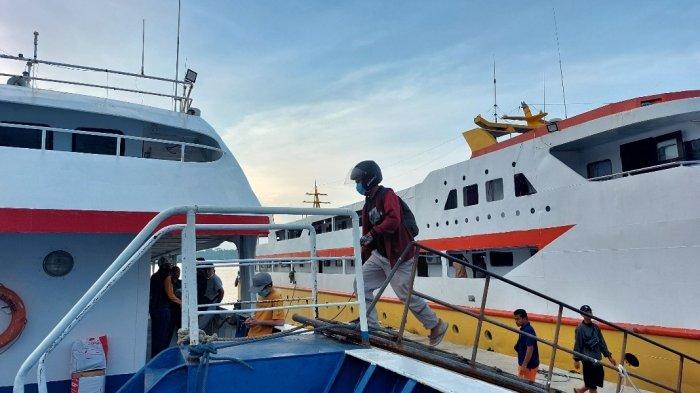 Situasi Mudik Kapal Simba Rute Kendari-Ereke-Wanci, Trip Terakhir ... Situasi Mudik Kapal Simba Rute Kendari-Ereke-Wanci, Trip Terakhir ...