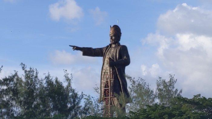 Suasana Sekitar Patung Oputa Yi Koo di Kotamara Baubau Sulawesi ...