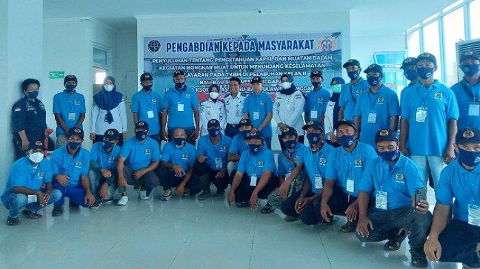 Tenaga Kerja Bongkar Muat Pelabuhan di Baubau Ikuti Penyuluhan Kapal ...