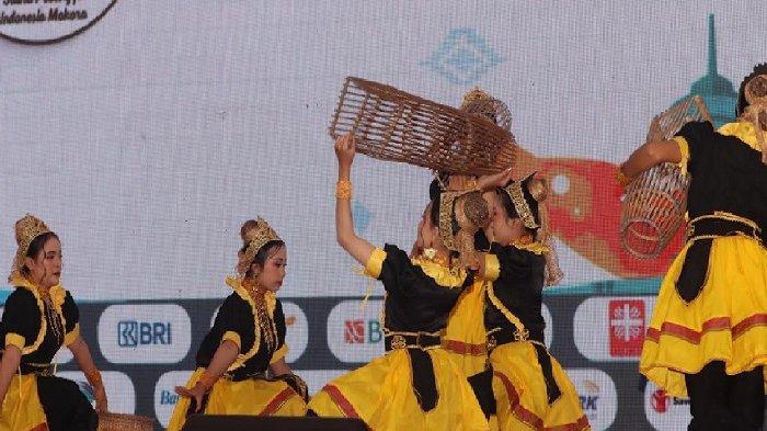 Mengenal Tarian Meroo-roo Asal Kolaka Timur Sultra Tampil di Malam ...