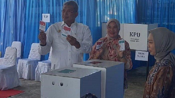 Usai Mencoblos Pilkada 2024 di Bende Kendari, Pj Wali Kota Muhammad Yusup Pantau TPS di 11 ...