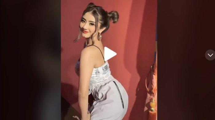 Video Viral TikTok: Ghea Youbi Goyang Ngilu, Netizen Fokus ke Tank Top Putih Pacar Gian Zola ...