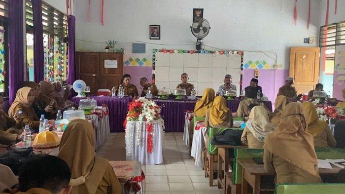 Viral Guru SDN 96 Kendari Mogok Mengajar hingga Desak Ganti Kepsek, Ini ...