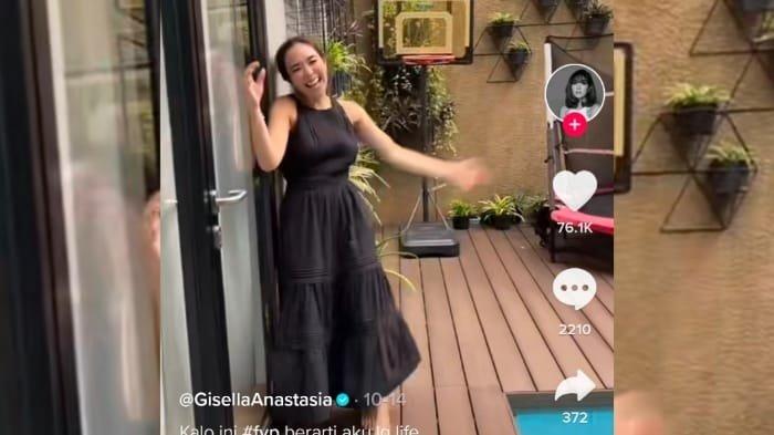 Goyang Pargoy 15 Detik ala Gisel Dekat Kolam Renang, Ditonton Jutaan Kali Warganet Sebut Susah ...