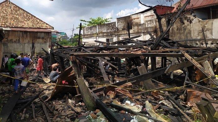 Ditinggal Ikut Acara Tahlilan, Rumah Panggung Kayu Warga di Palembang Ludes Terbakar ...