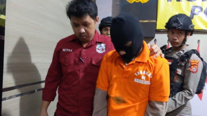 BREAKING NEWS Kuli Bangunan di Baubau Diringkus Polisi, Hendak Edarkan Sabu Saat Menuju Kendari ...