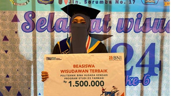 Sosok Jingga Listanti Anak Petani Asal Bombana Jadi Wisudawan Terbaik Politeknik Bina Husada ...