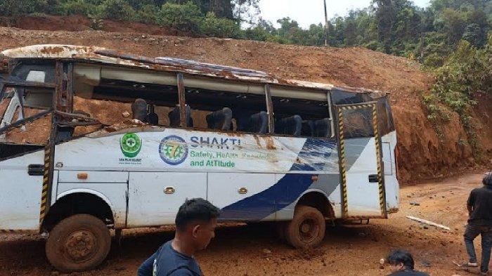 Bus Karyawan Tambang di Konut Tabrak Safety Boom Sebelum Terguling 4 ...