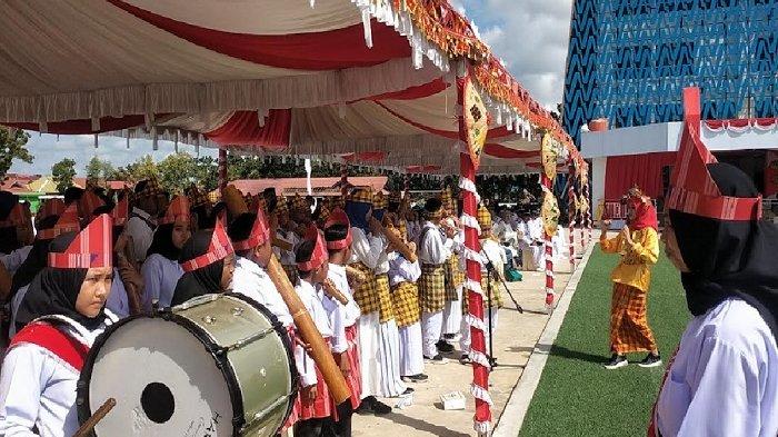 Murid SMP Unjuk Kebolehan Musik Tradisional Sulawesi Tenggara Saat HUT ...