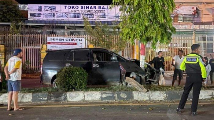 Detik-detik Kecelakaan Mobil Kijang Innova Tabrak Bahu Jalan di Kolaka Sulawesi Tenggara ...