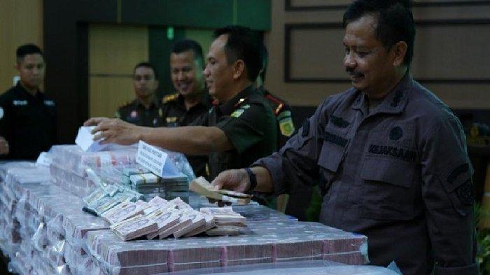 Penampakan Uang Korupsi Rp79 M PT Antam Blok Mandiodo Disimpan Sementara di Rekening Kejati ...
