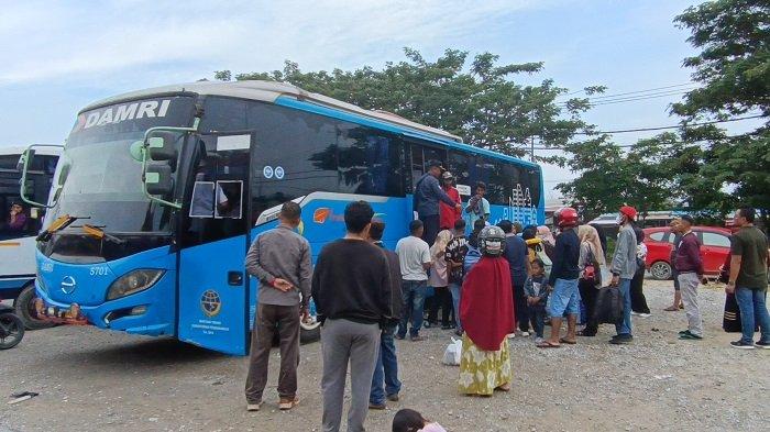 H-3 Lebaran, 270 Penumpang Bus Damri Berangkat Melalui Terminal Baruga ...